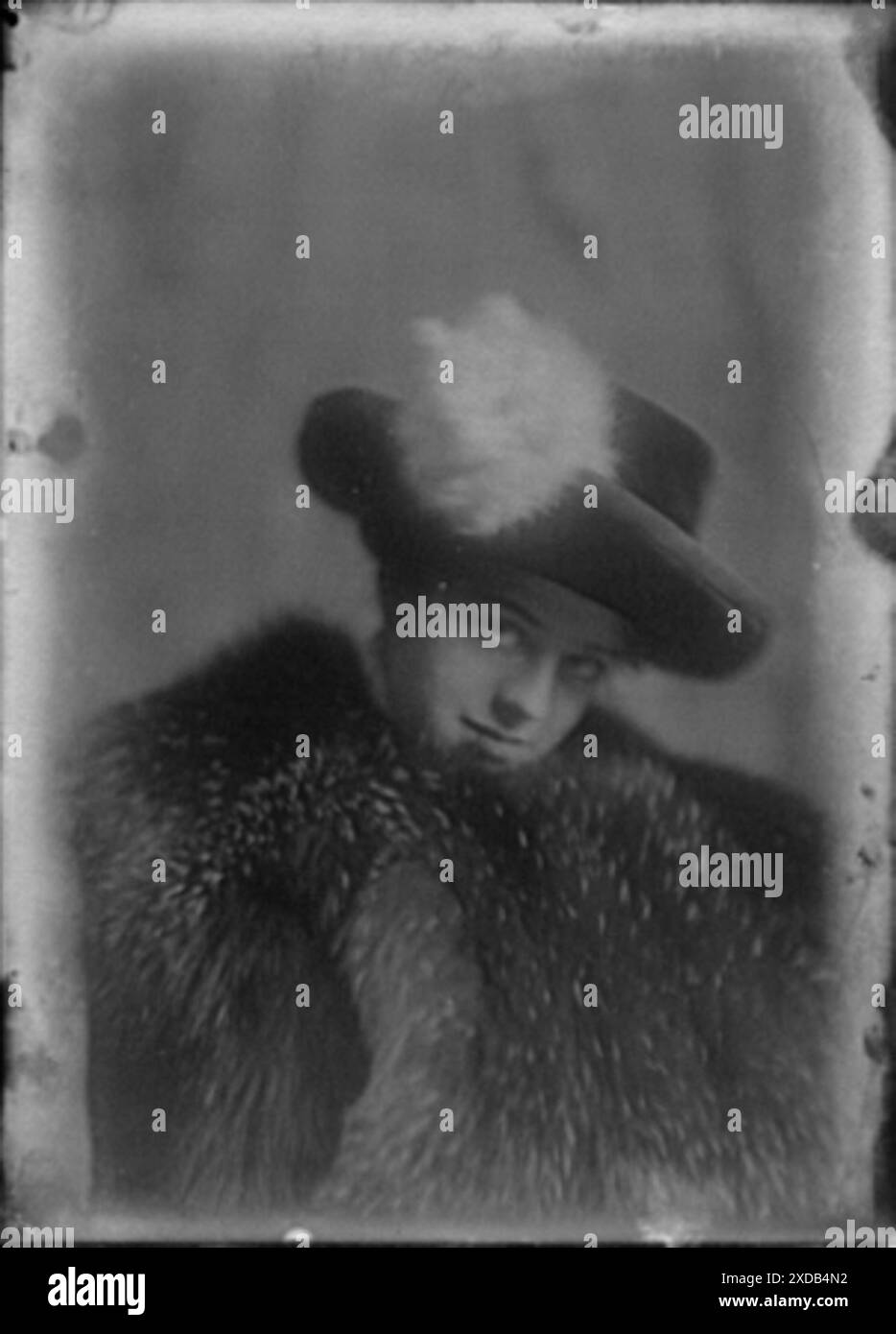 Poole, E., Miss, portrait photograph. Genthe photograph collection ...