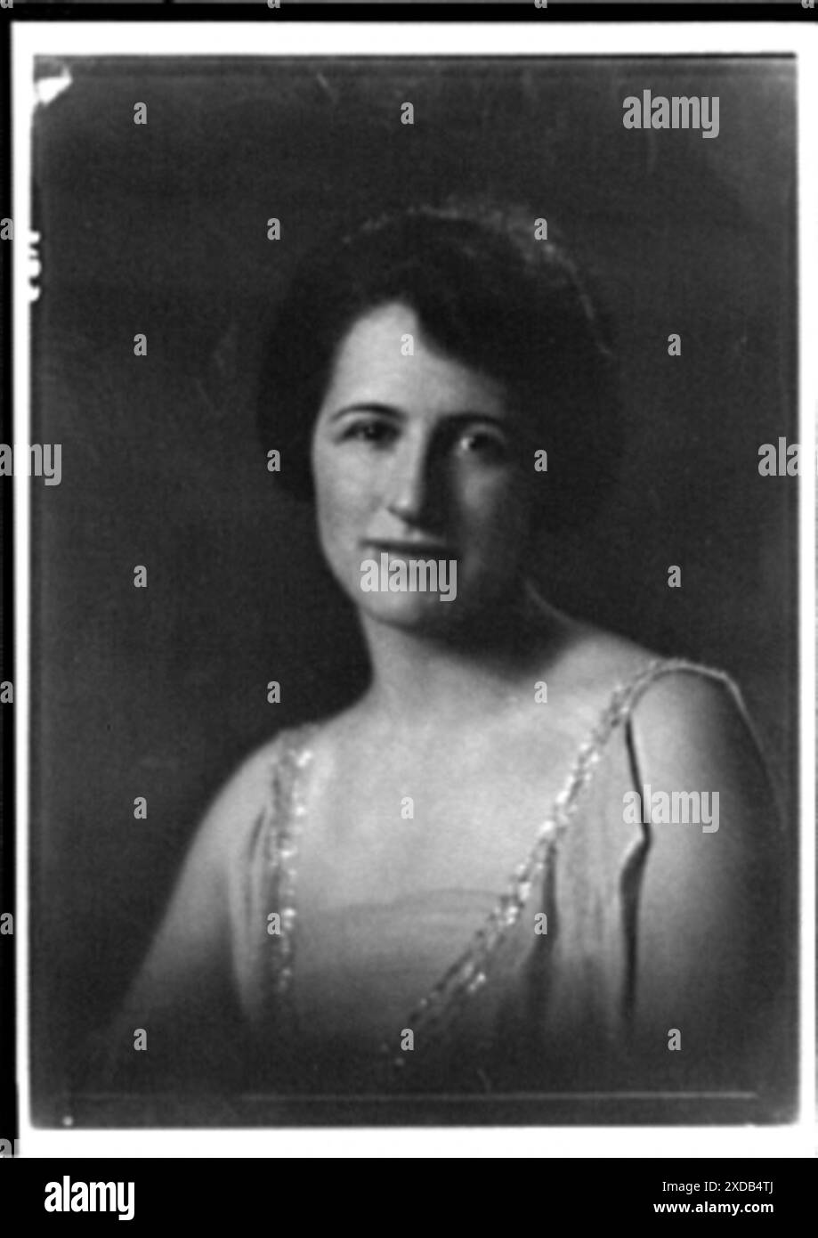 Blumenthal, Mrs., portrait photograph. Genthe photograph collection ...