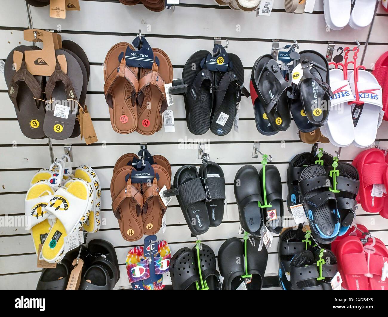Winners store interior hi-res stock photography and images - Alamy