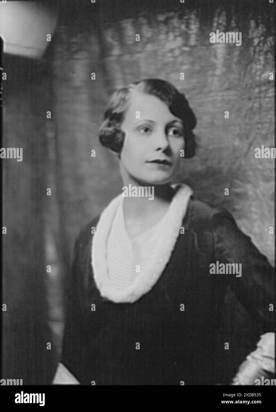 Wyckoff, C.P., Mrs., portrait photograph. Genthe photograph collection ...