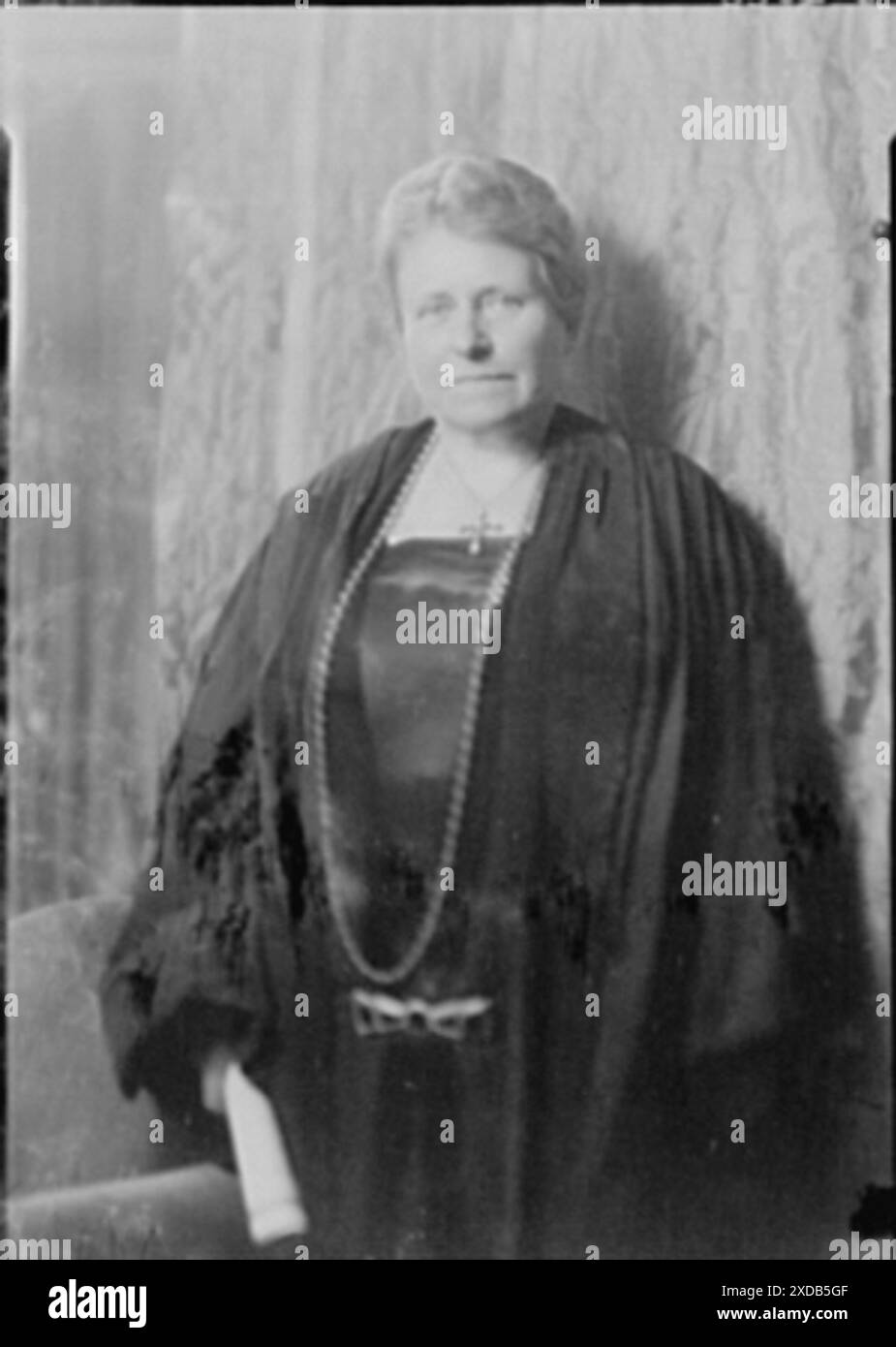 Allinson, F.G., Mrs., portrait photograph. Genthe photograph collection ...