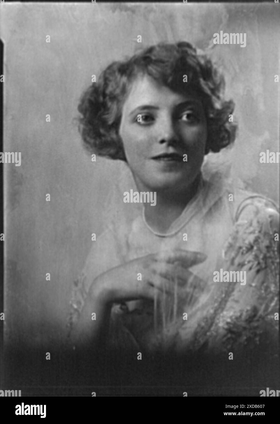 Holmquist, Sigrid, portrait photograph. Genthe photograph collection ...