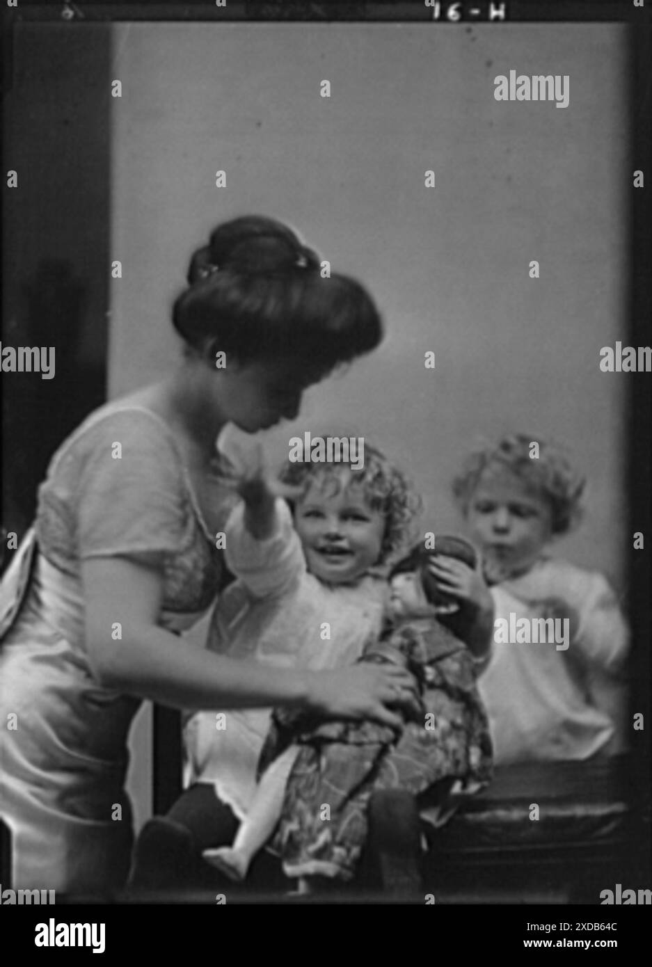 Bastedo, W.A., Mrs., and children, portrait photograph. Genthe ...