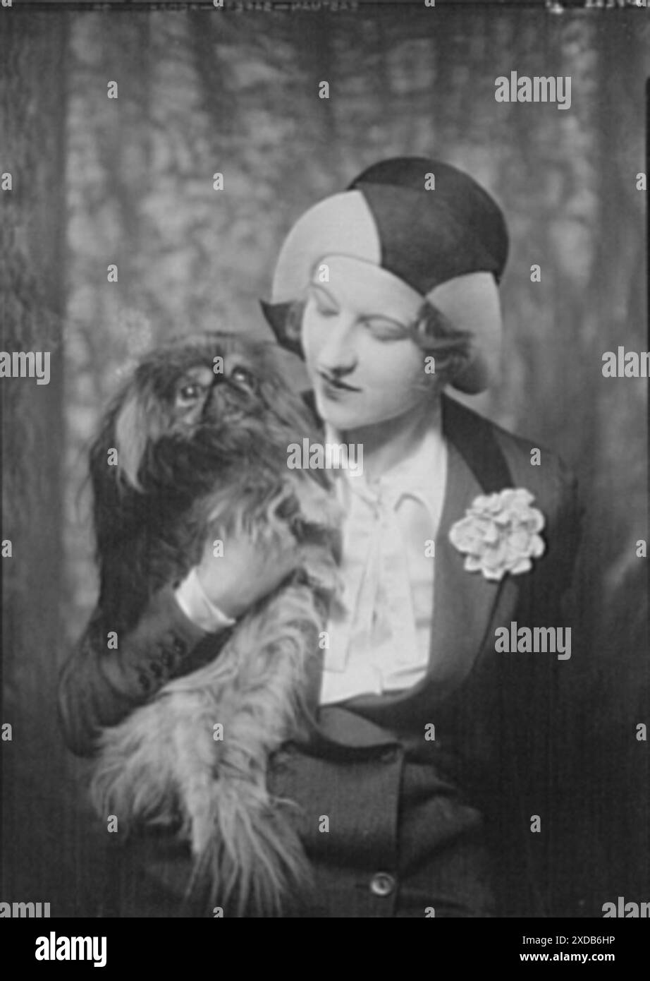 Female photographer animal Black and White Stock Photos & Images - Alamy
