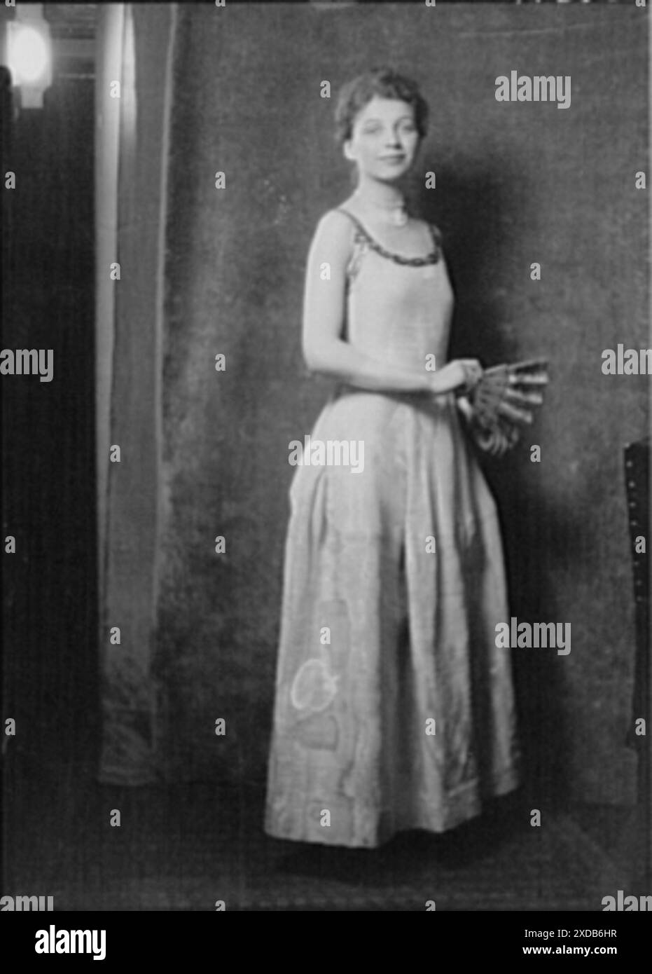 Pratt, Ruth, Miss, portrait photograph. Genthe photograph collection ...