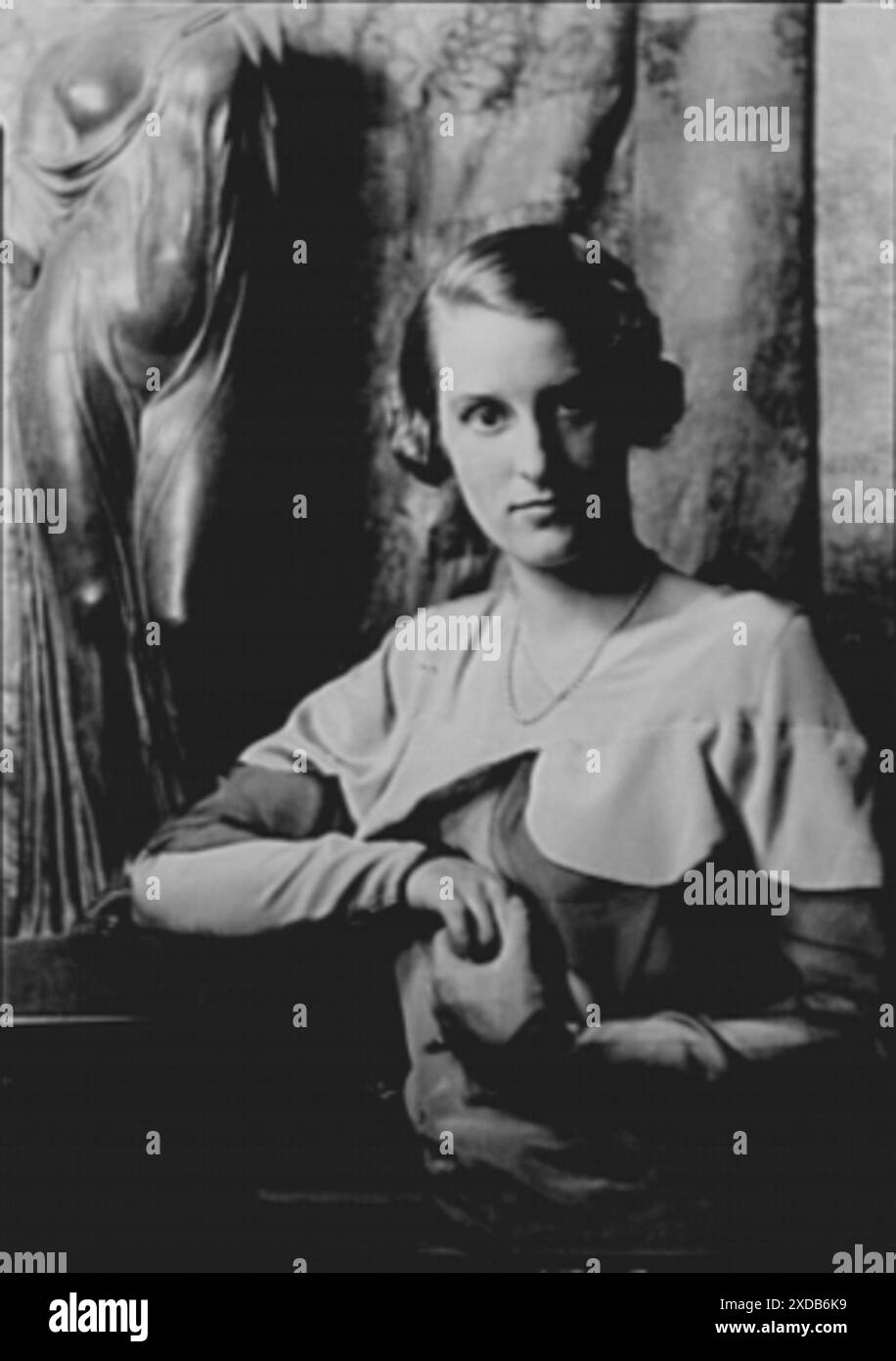 Choate, Helen, Miss, portrait photograph. Genthe photograph collection ...