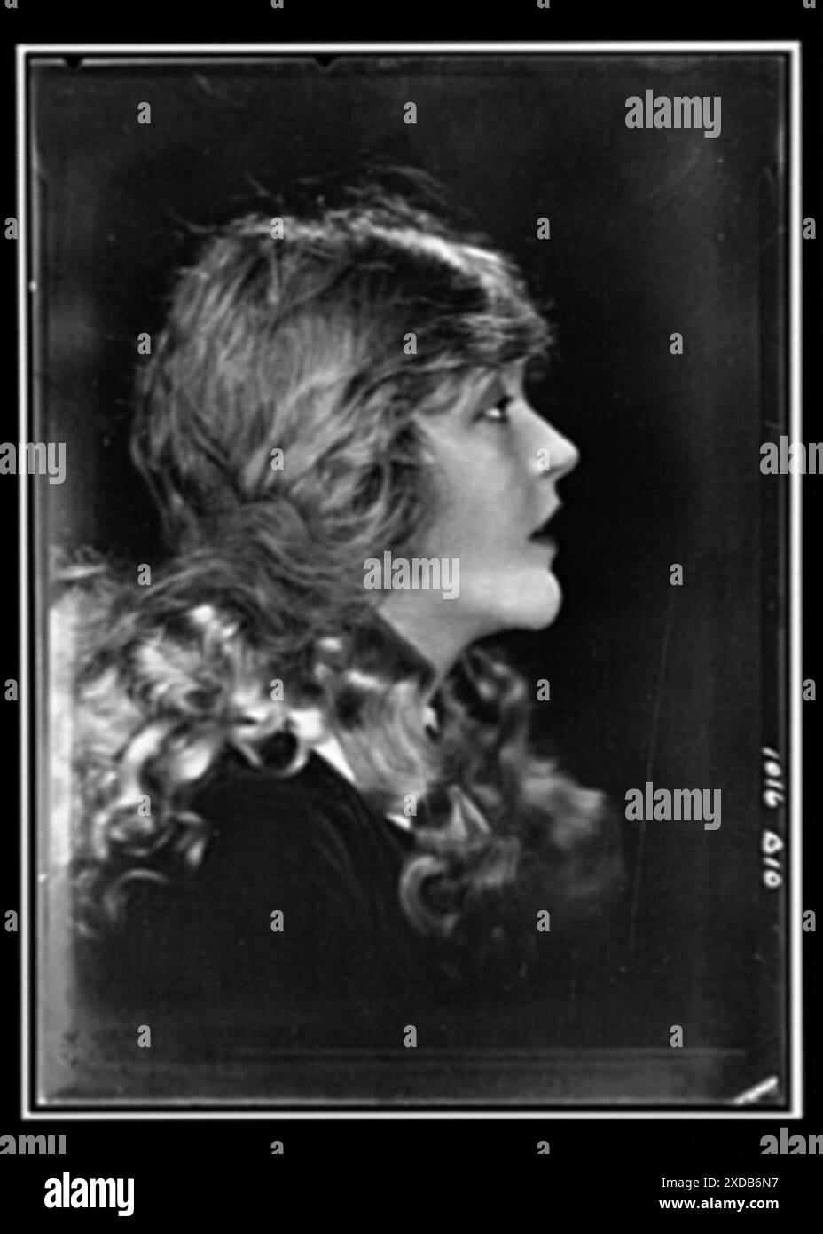 Murray, Mae, Miss, portrait photograph. Genthe photograph collection ...