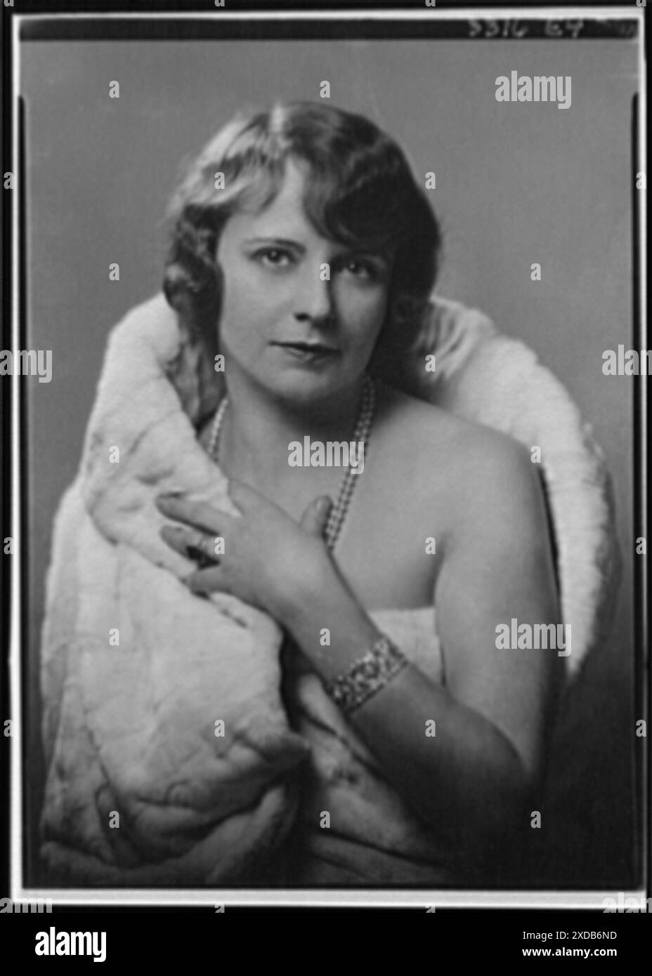 Sears, Marion, Miss, portrait photograph. Genthe photograph collection ...