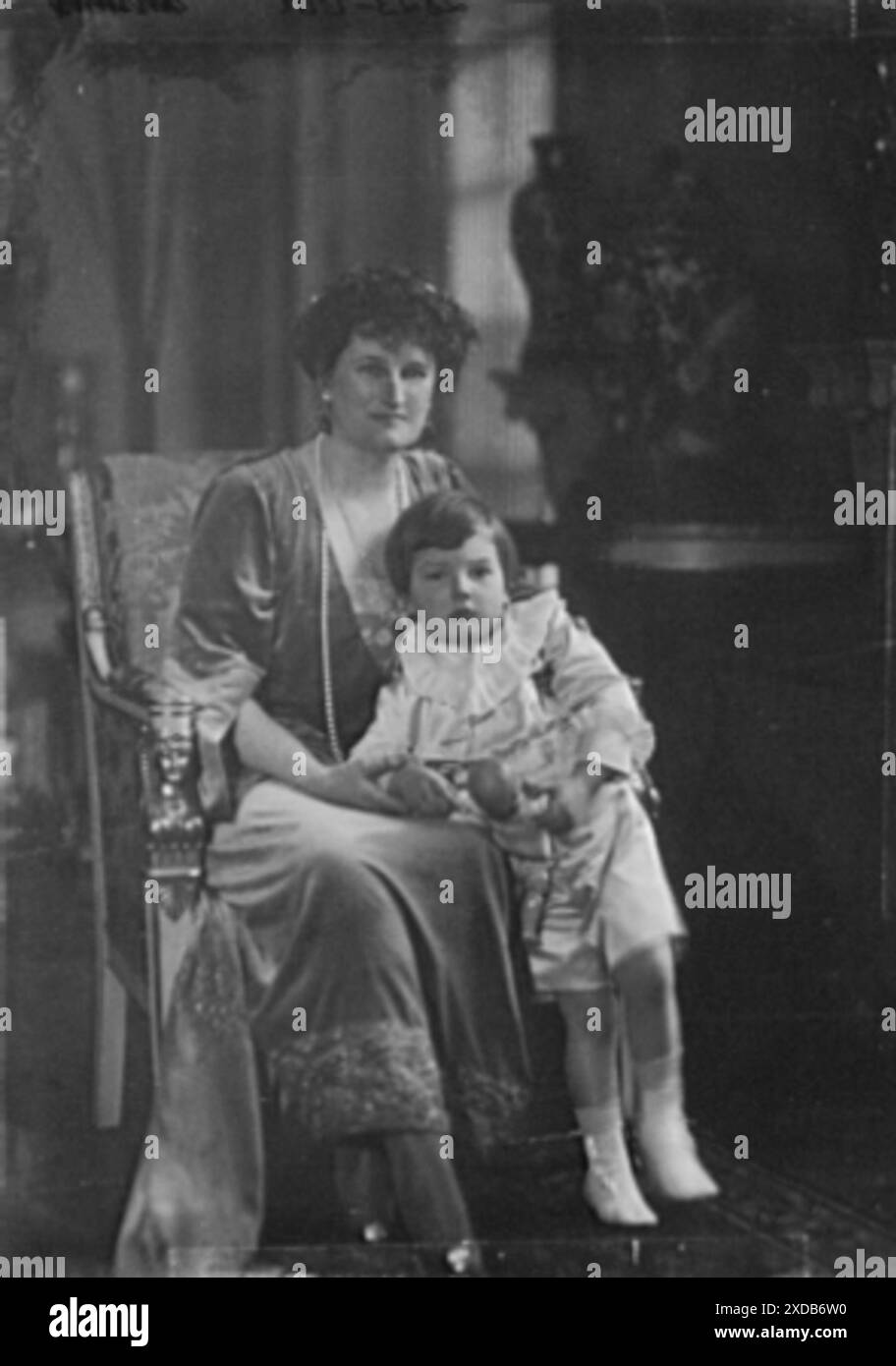 Rockefeller, John D., Jr., Mrs., and son David, portrait photograph ...
