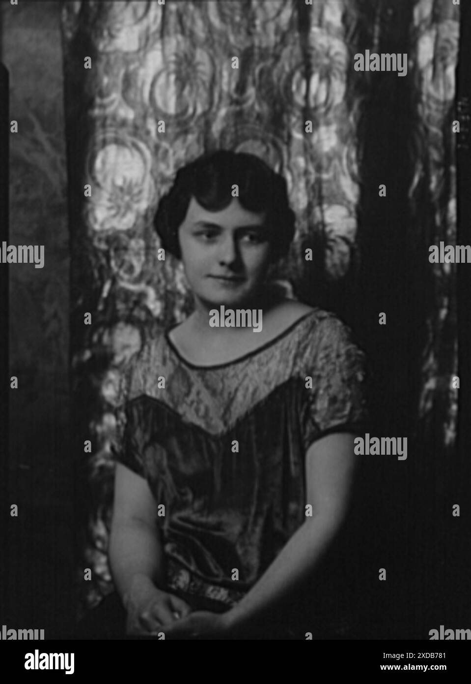 Gleason, Mary Elizabeth, Miss, portrait photograph. Genthe photograph ...