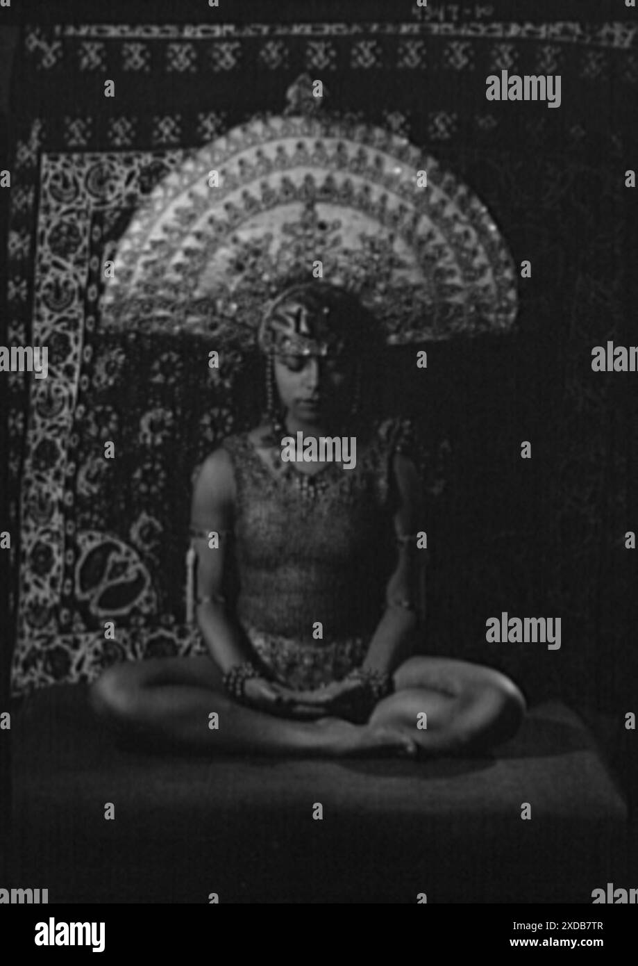 Nyota inyoka Black and White Stock Photos & Images - Alamy