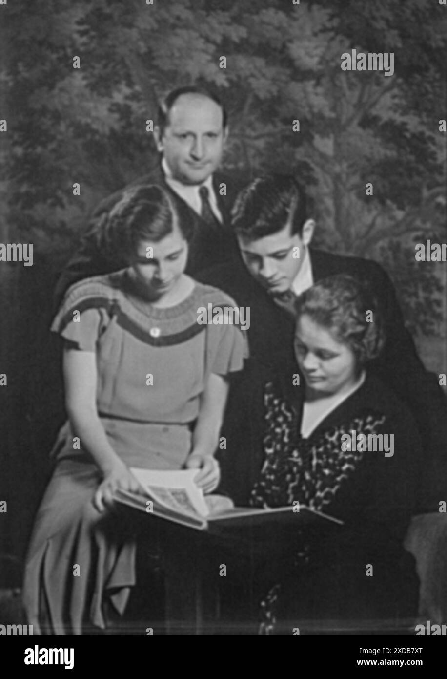 Cella, Christian, and family, portrait photograph. Genthe photograph ...