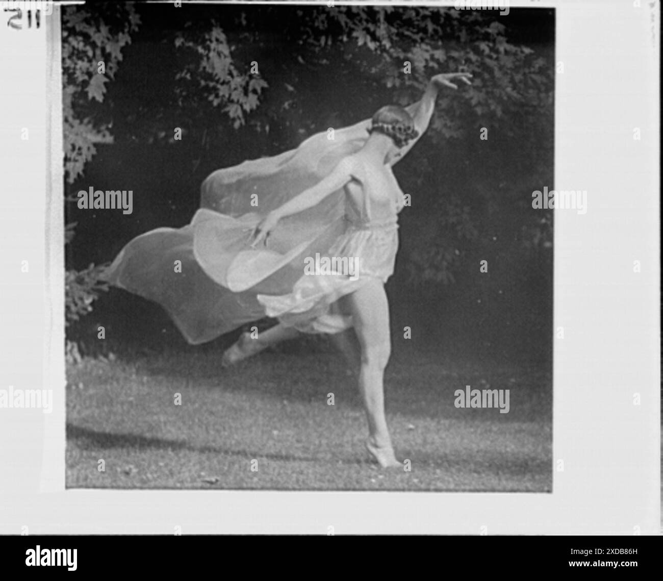 Anna Duncan dancing. Genthe photograph collection Stock Photo - Alamy