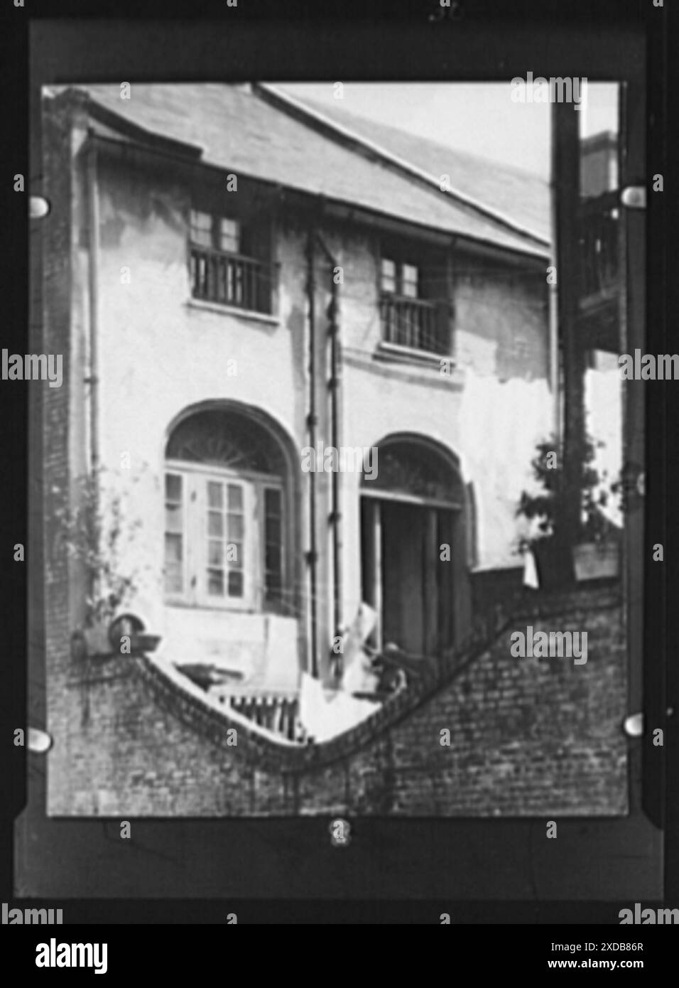 Relics of vanished splendor, New Orleans. Genthe photograph collection ...