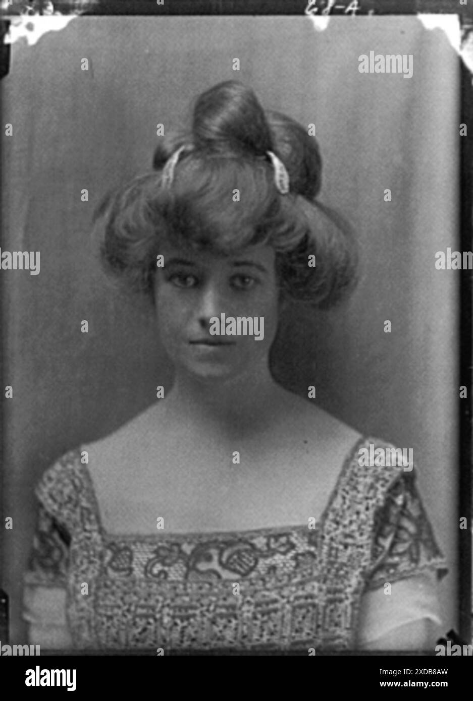 Oakley, Kathryn, Miss, portrait photograph. Genthe photograph ...