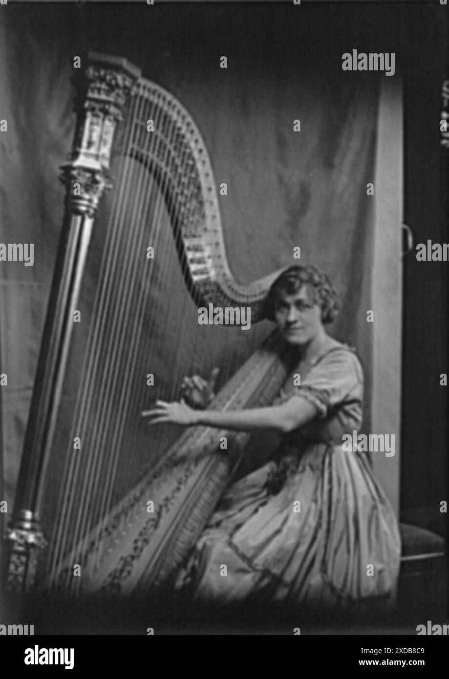 Dilling, Mildred, Miss, portrait photograph. Genthe photograph ...