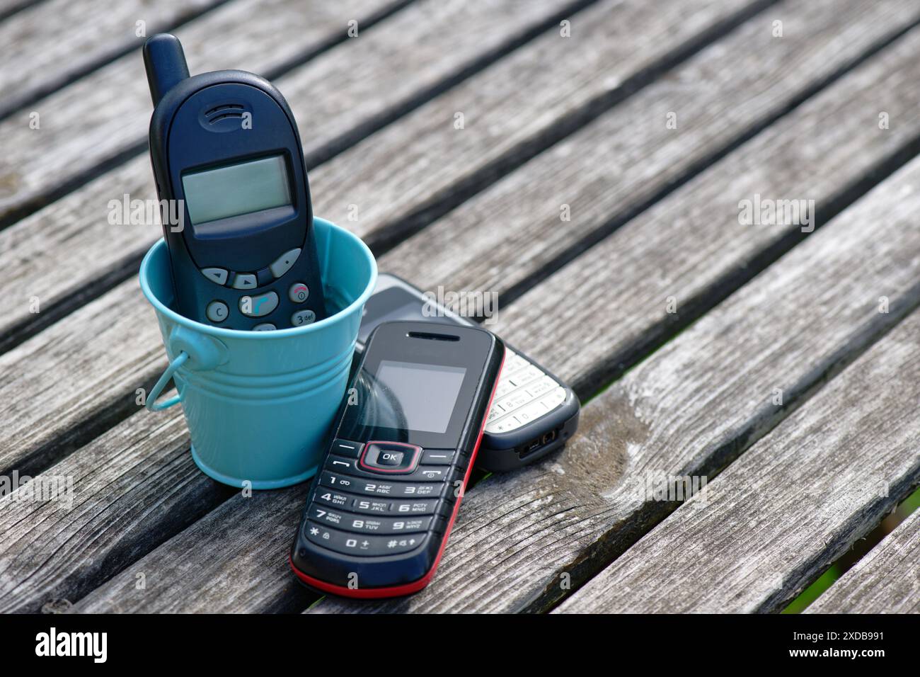 Old style mobile phones hi-res stock photography and images - Alamy