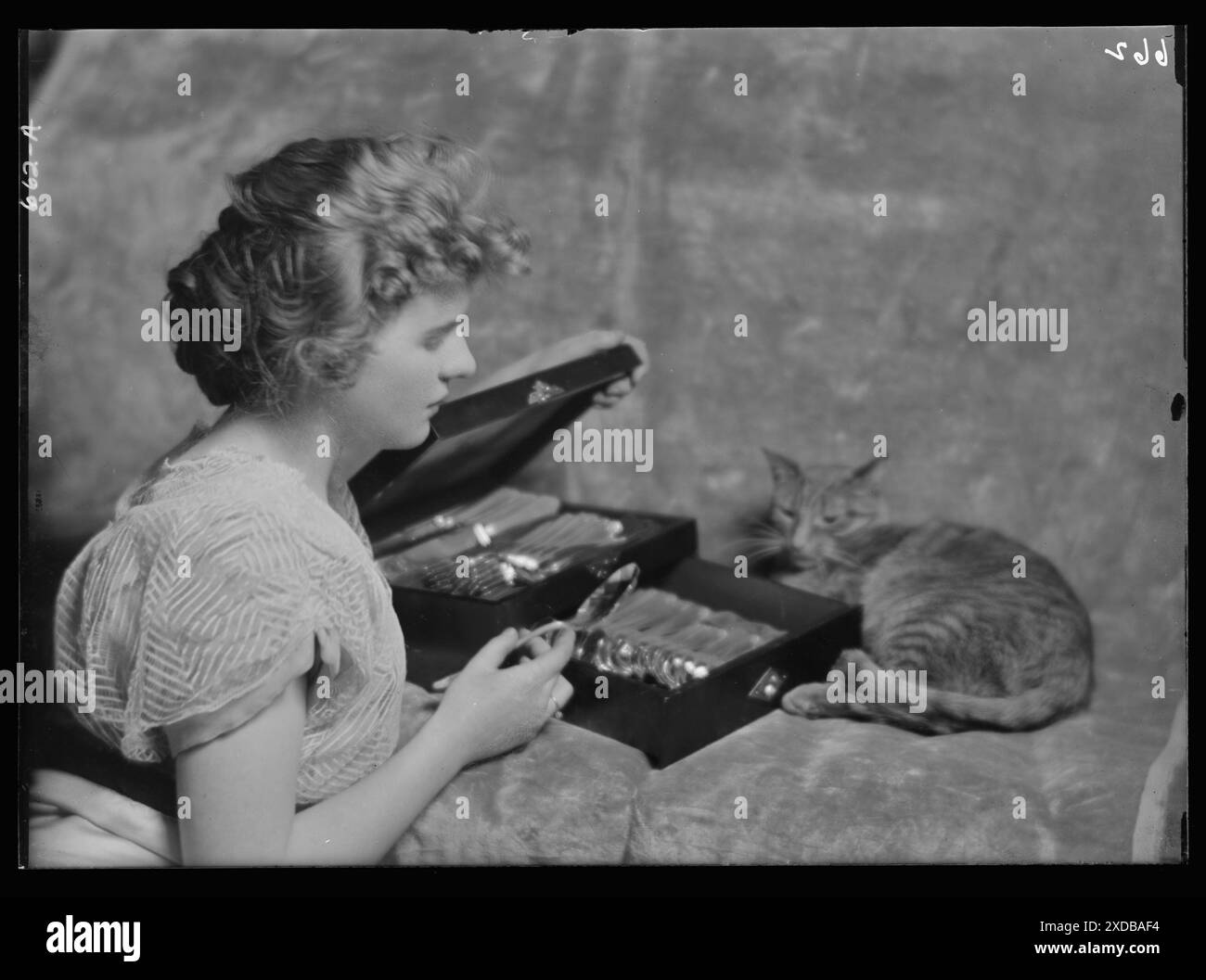 Cadmus, Miss, with Buzzer the cat, portrait photograph. Genthe ...