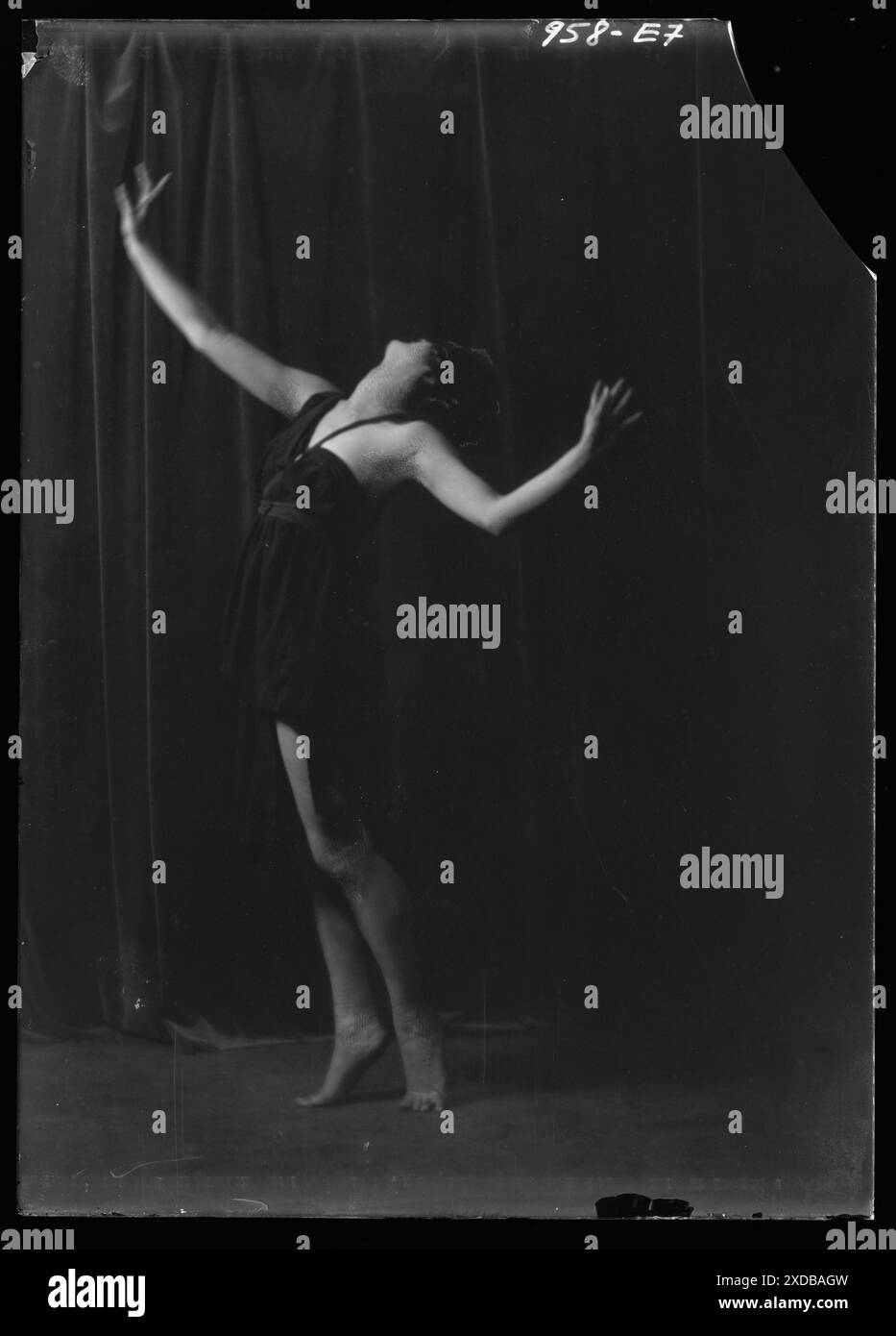 Isadora Duncan dancer. Genthe photograph collection Stock Photo - Alamy