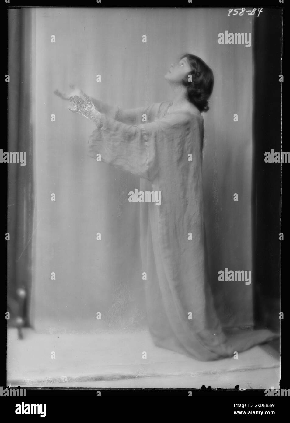 Isadora Duncan dancer. Genthe photograph collection Stock Photo - Alamy