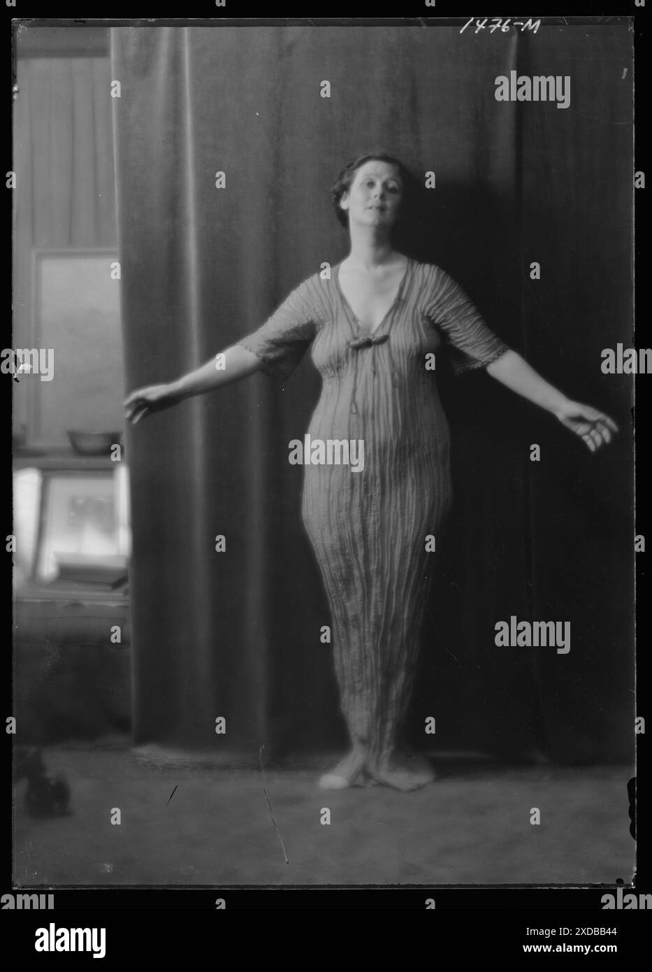 Duncan, Isadora, portrait photograph. Genthe photograph collection ...