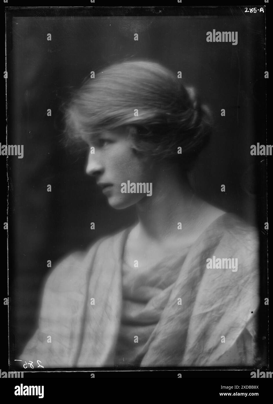 Osborn, Audrey, Miss, portrait photograph. Genthe photograph collection ...