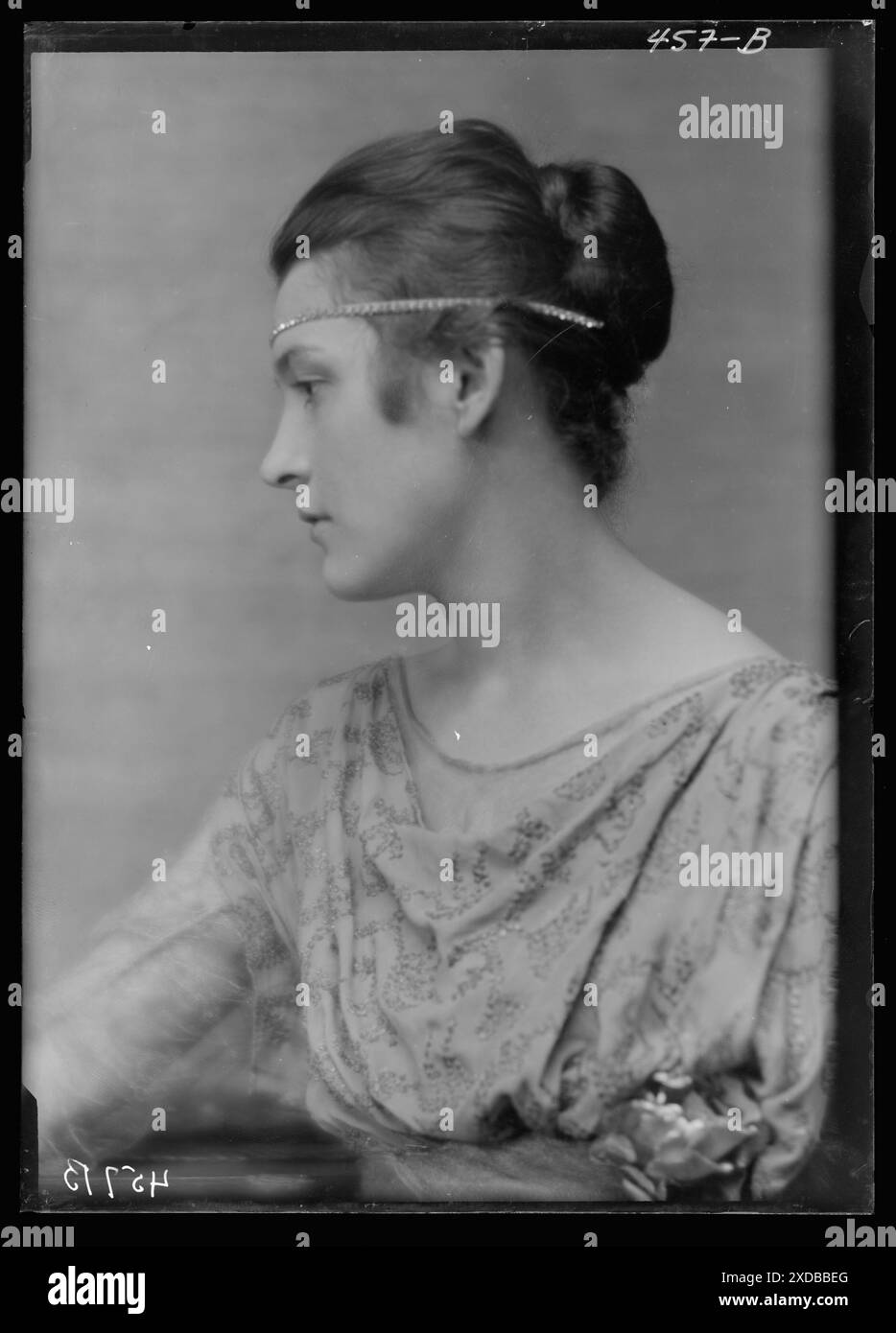 Holch, Anna, Miss, portrait photograph. Genthe photograph collection ...