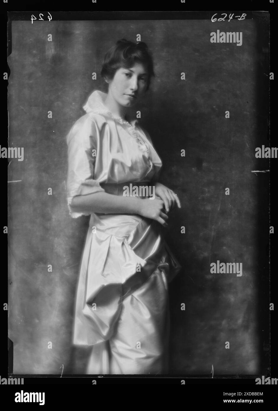 Haas, Ruth, Miss, portrait photograph. Genthe photograph collection ...