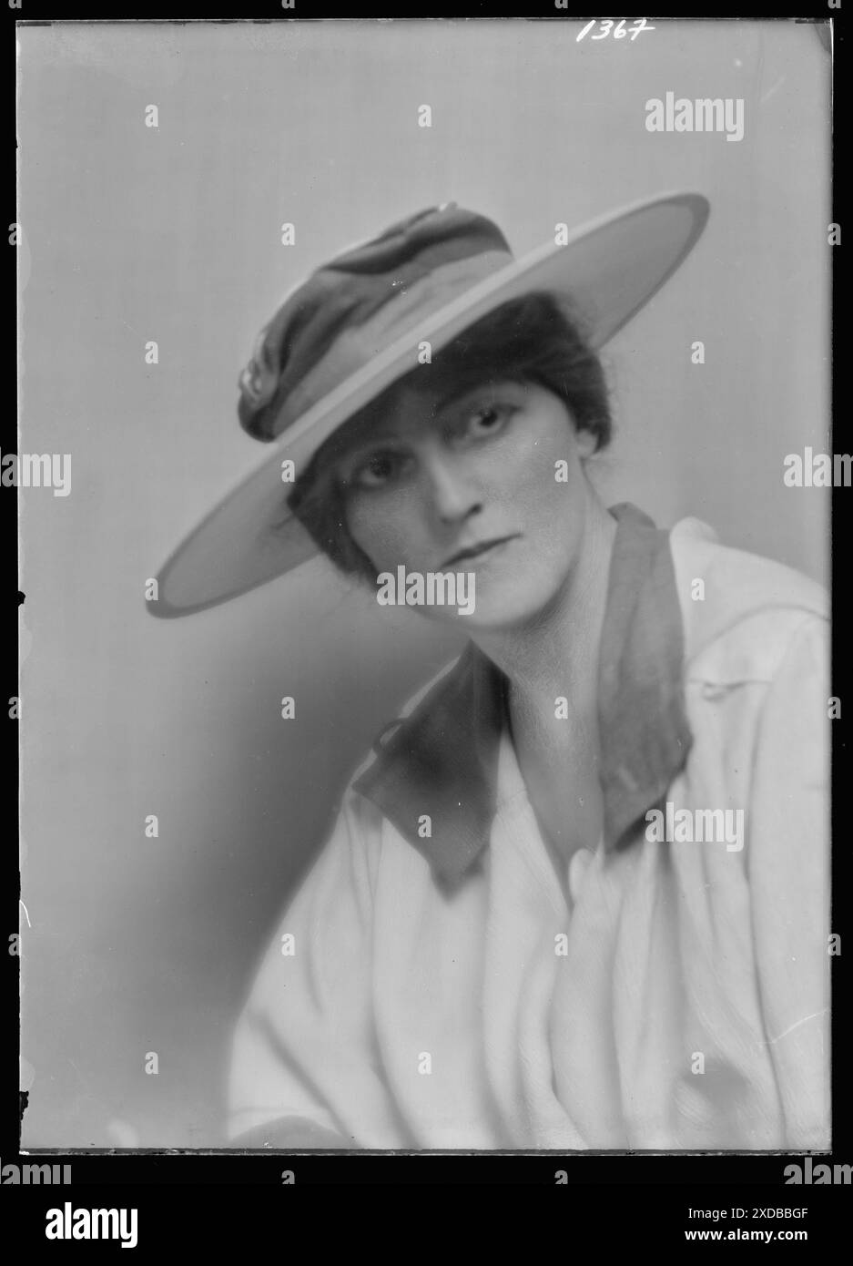 Vaughan, Edith, Miss, portrait photograph. Genthe photograph collection ...