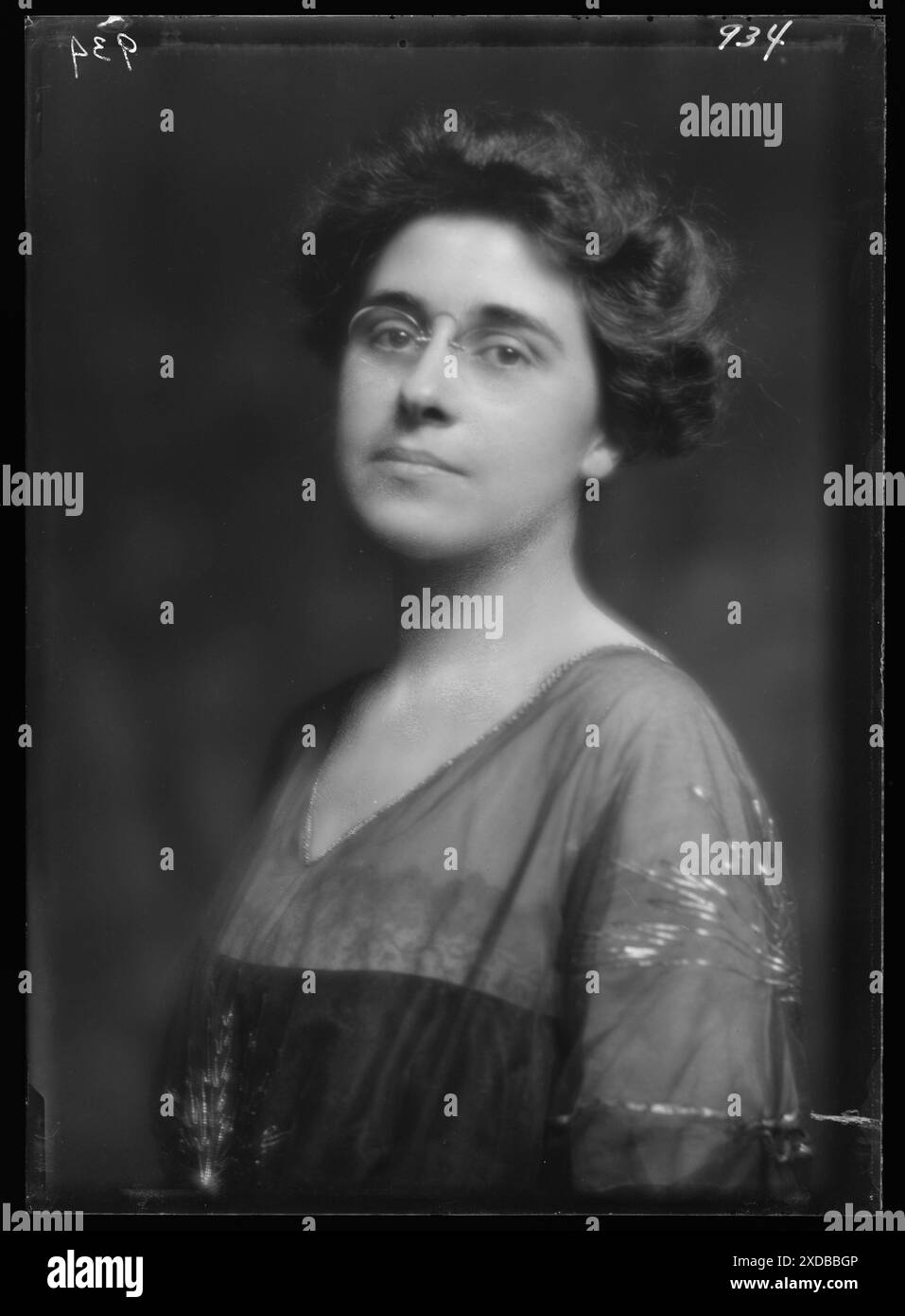 Heroy, Elizabeth, Miss, portrait photograph. Genthe photograph ...