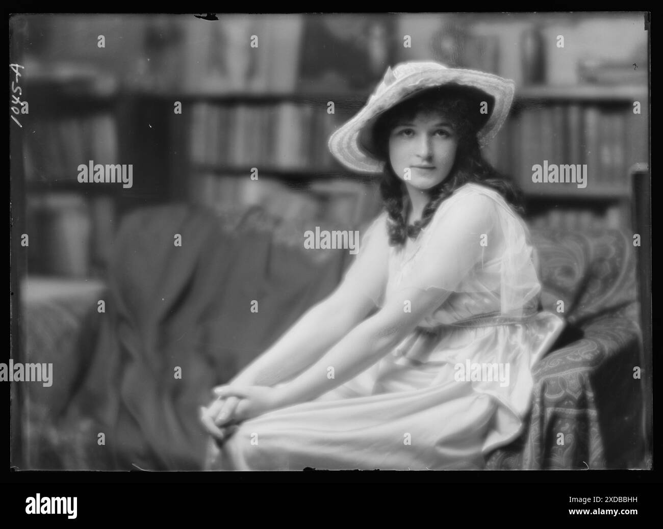 Miriam collins hi-res stock photography and images - Alamy