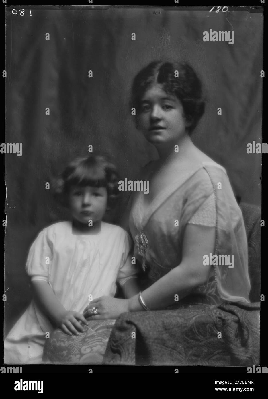 Goddard, Mrs., and children, portrait photograph. Genthe photograph ...