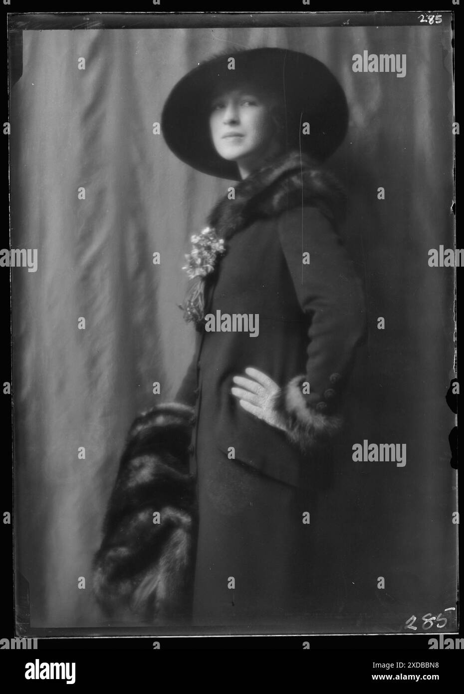 Osborn, Audrey, Miss, portrait photograph. Genthe photograph collection ...