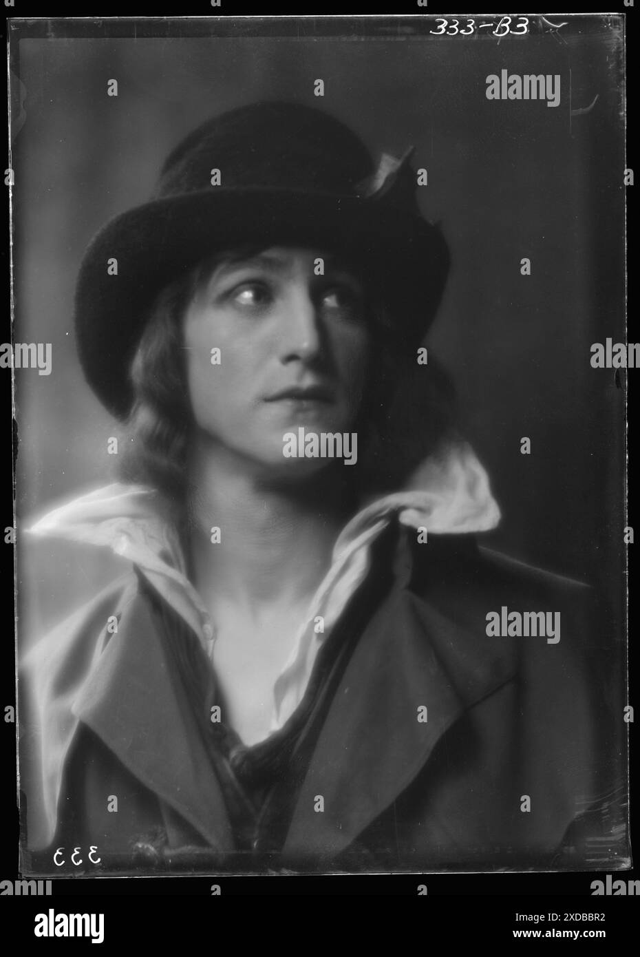 Tellegen, Louis, Mr., in costume. Genthe photograph collection Stock ...