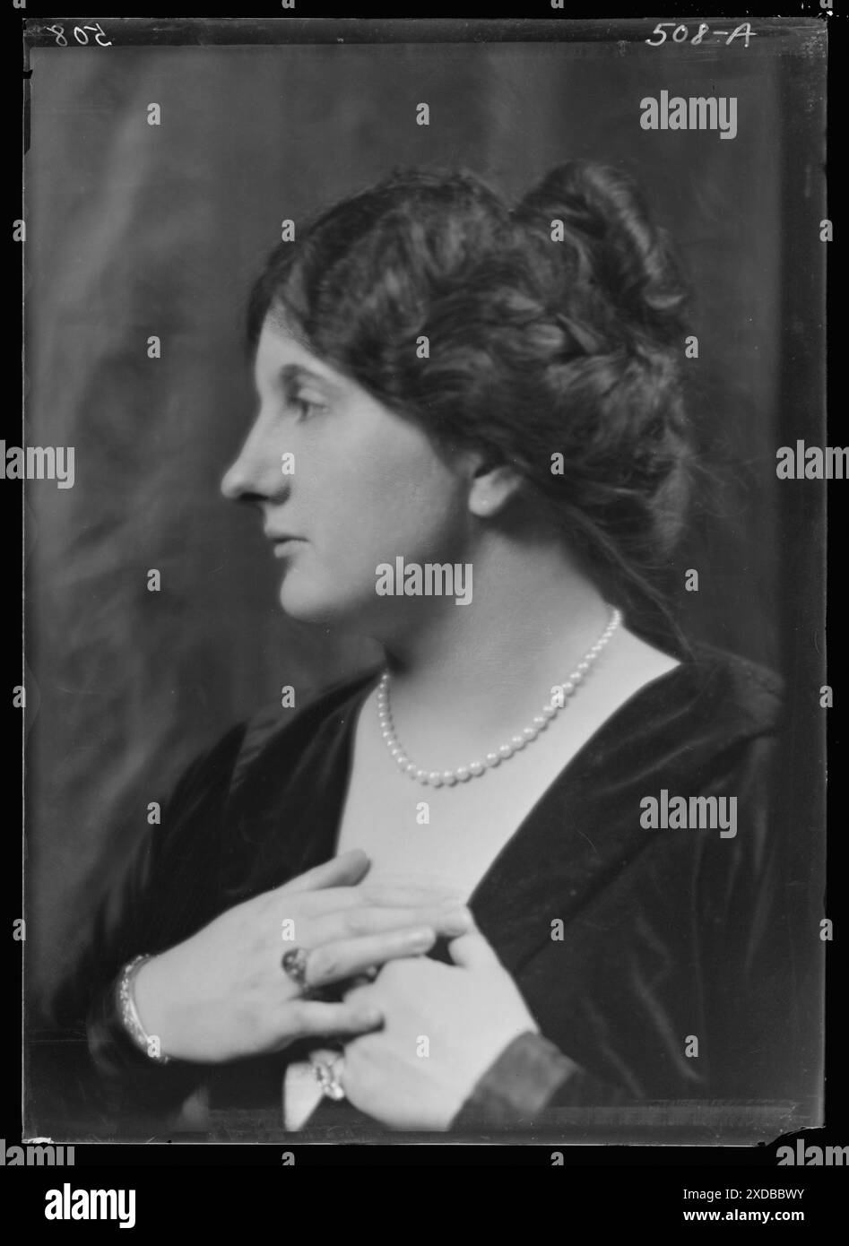 Stanton, Frank, Mrs., portrait photograph. Genthe photograph collection ...