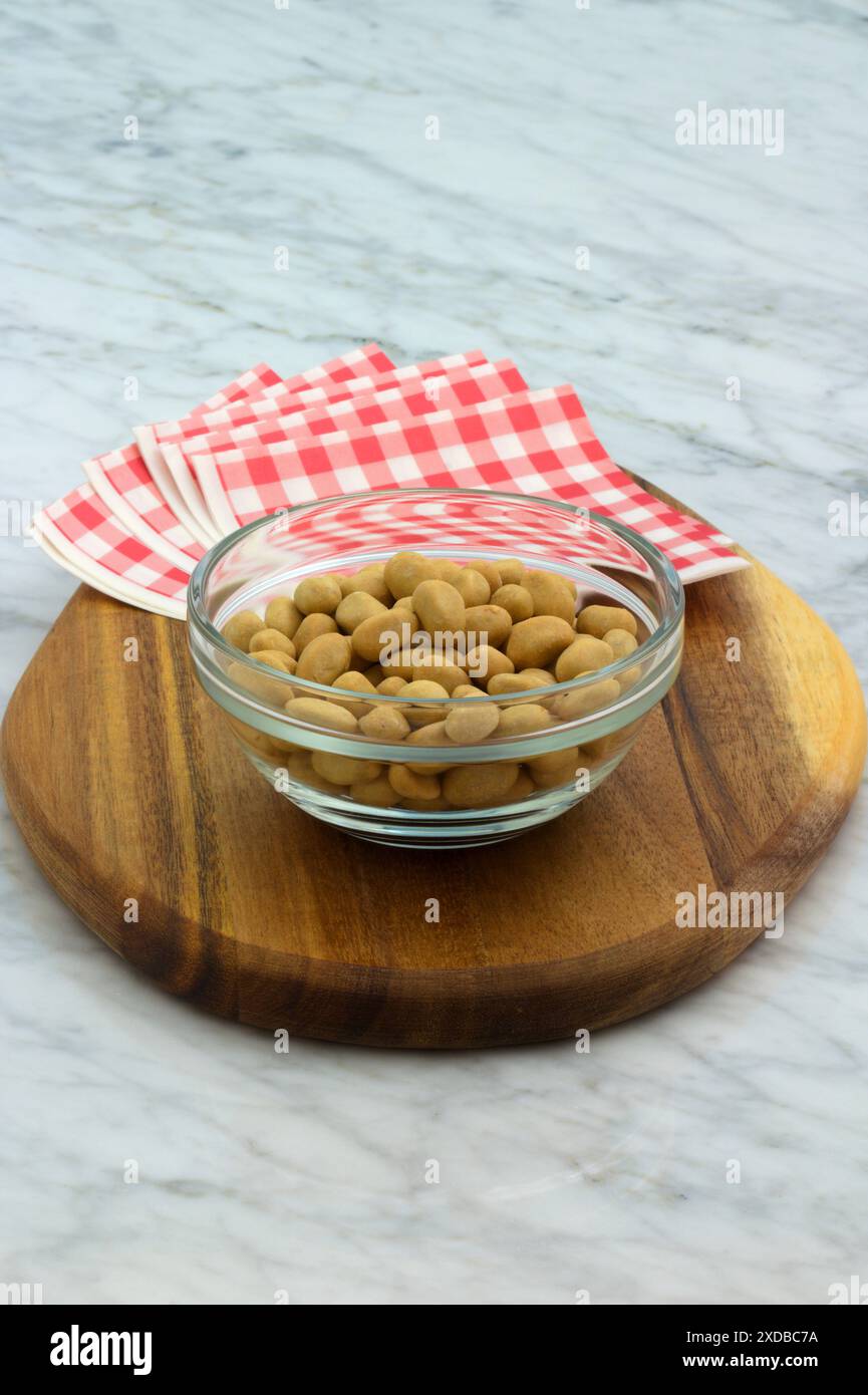 Fresh and crunchy Japanese peanuts style Stock Photo - Alamy