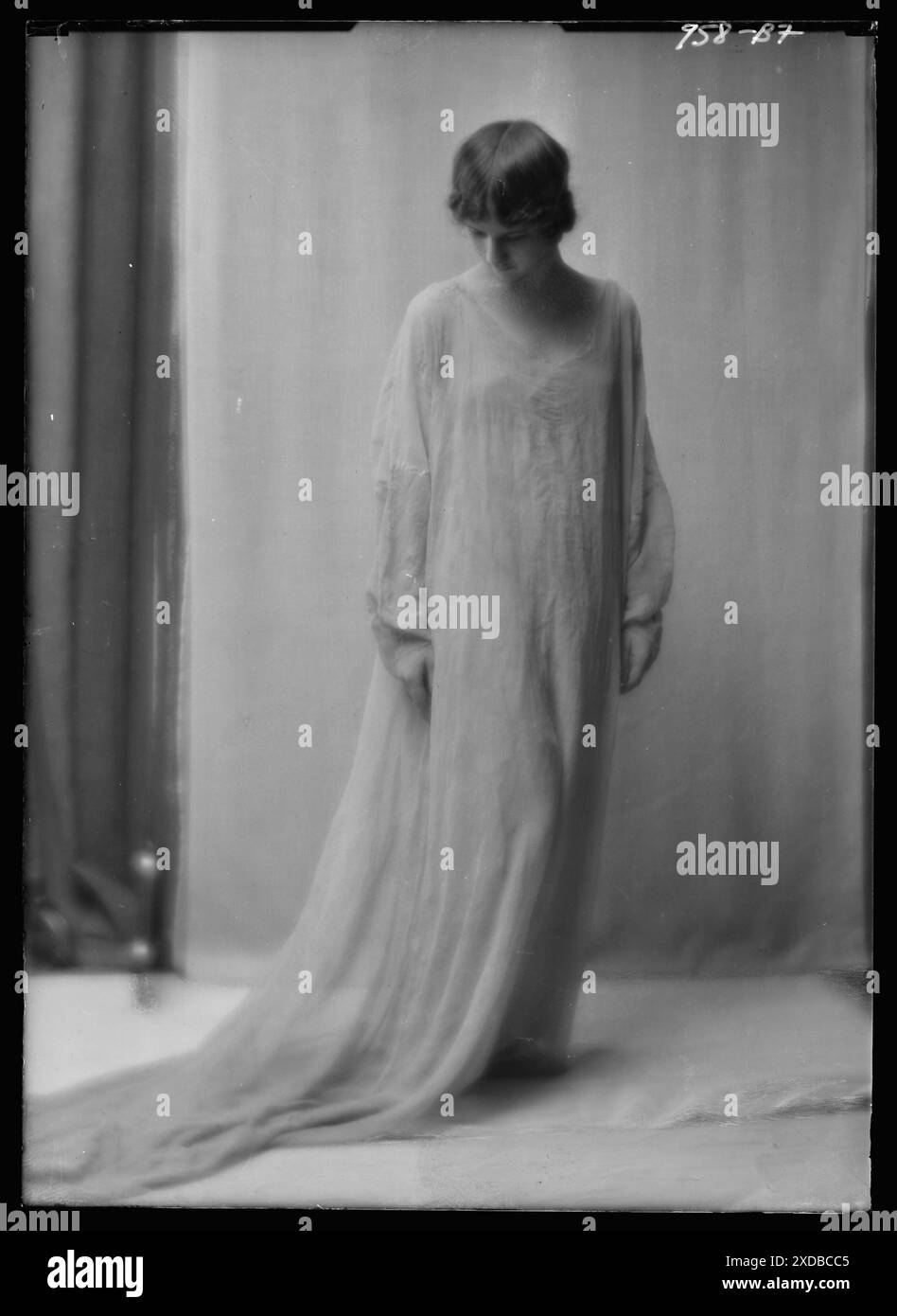 Isadora Duncan dancer. Genthe photograph collection Stock Photo - Alamy