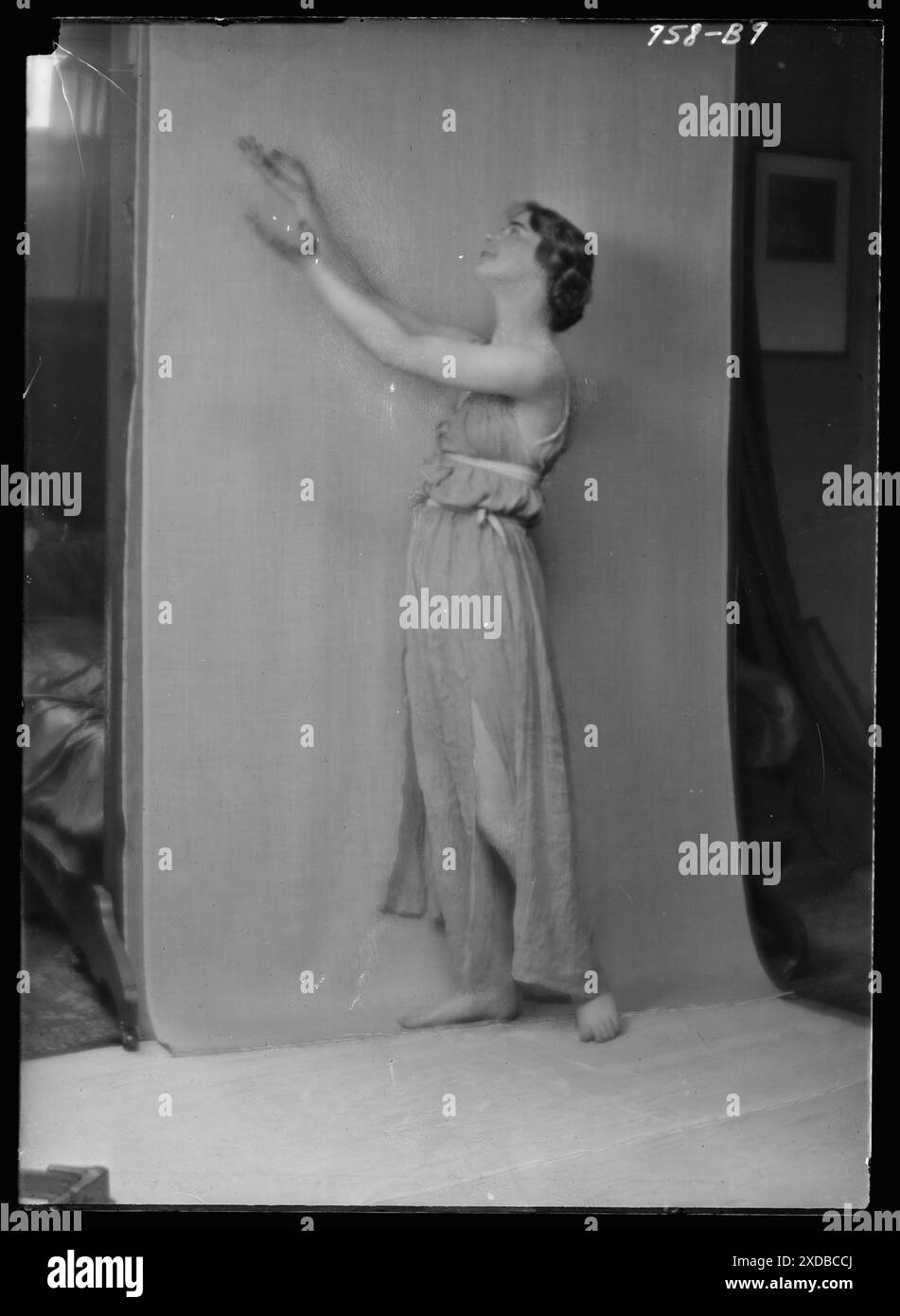 Isadora Duncan dancer. Genthe photograph collection Stock Photo - Alamy