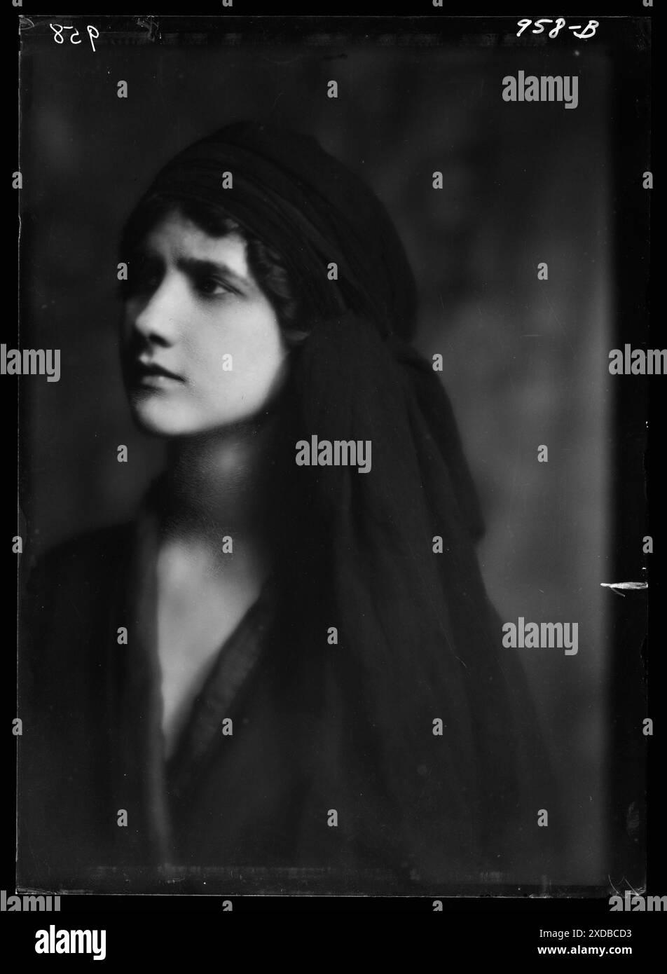 Isadora Duncan dancer, portrait photograph. Genthe photograph ...