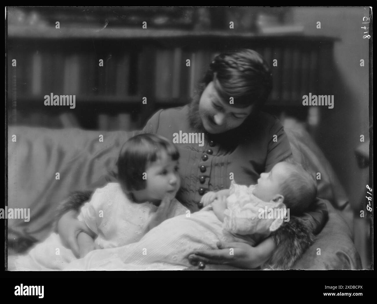Bates, Blanche, Miss (Mrs. George Creel), and children, portrait ...