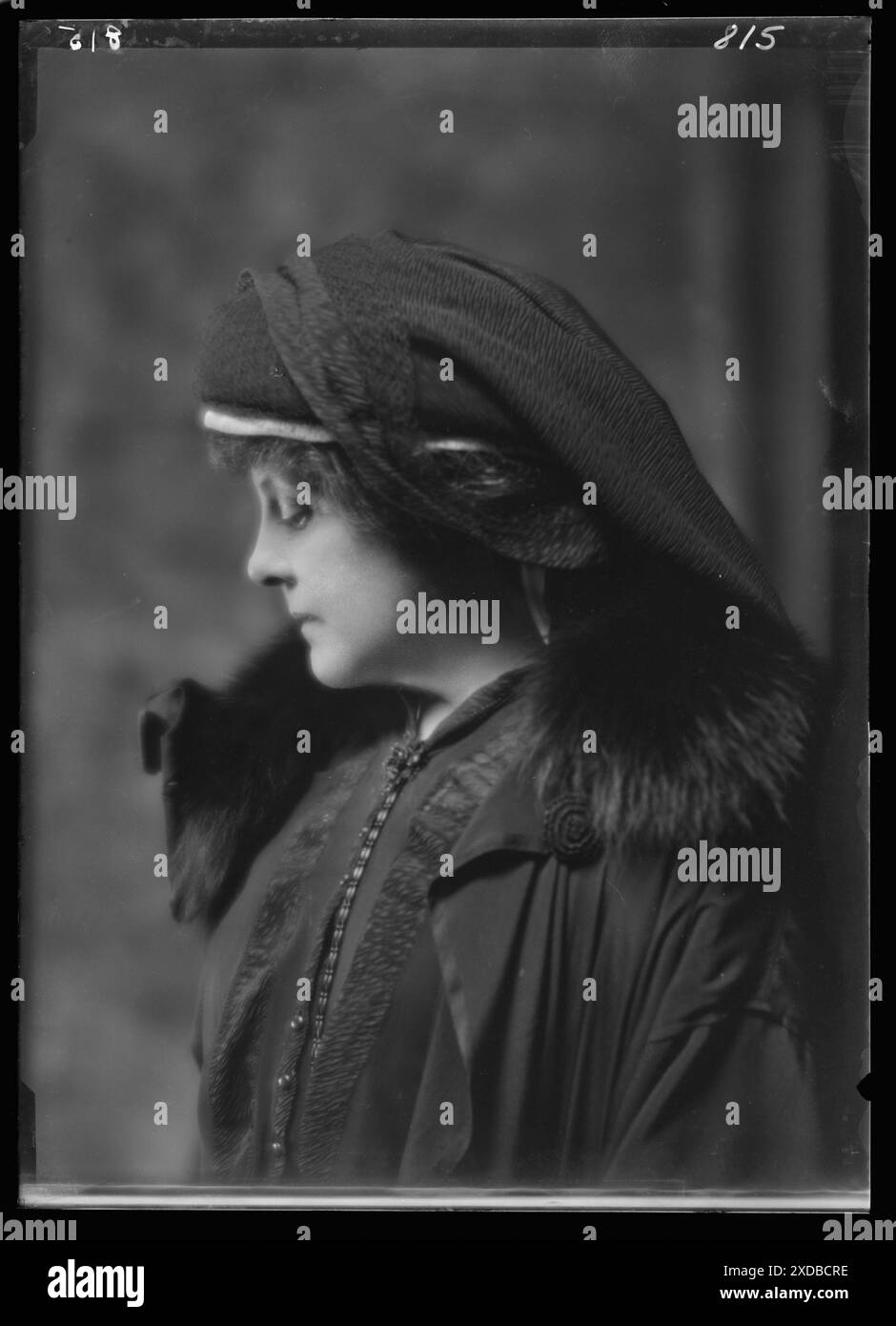 Compton, Barnes, Mrs., portrait photograph. Genthe photograph ...