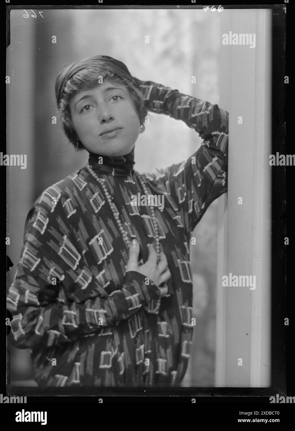 Freeman, Helen, Miss, portrait photograph. Genthe photograph collection ...