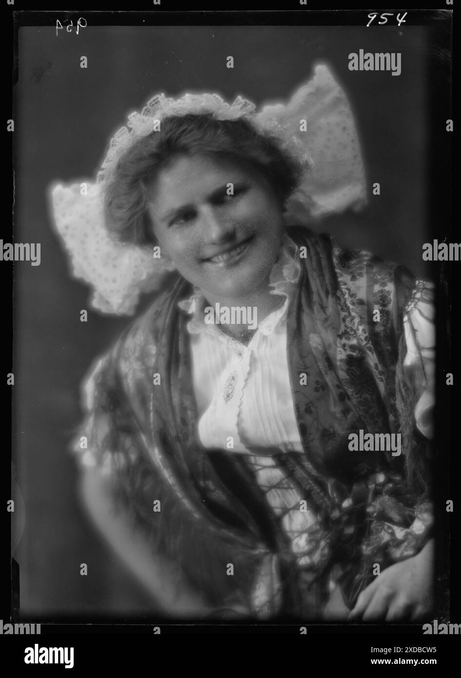 Members of the International Institute for Immigrant Girls, Y.W.C.A ...
