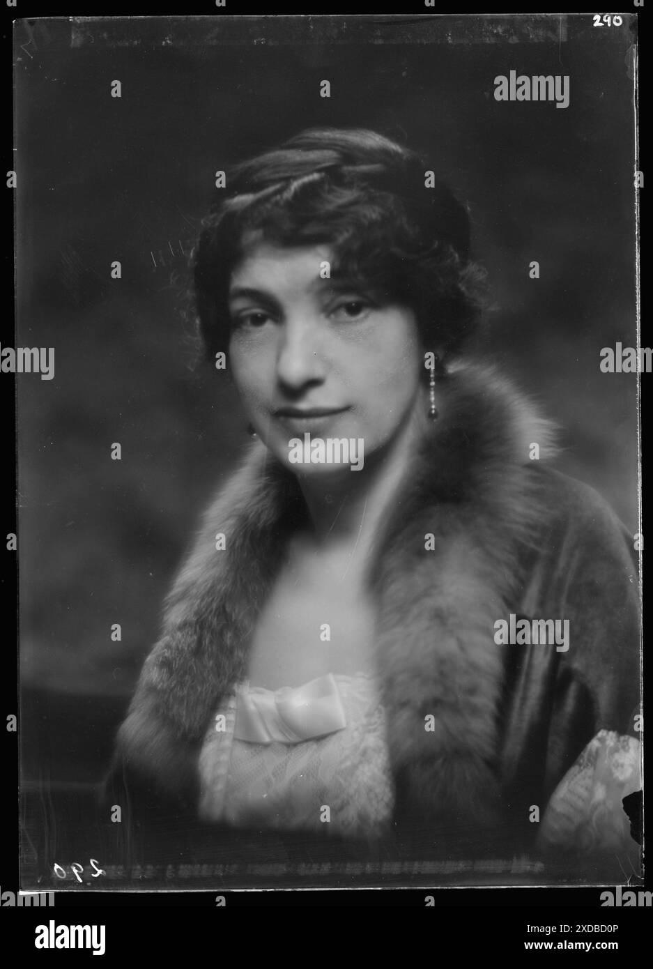 Putnam, Alice, Miss, portrait photograph. Genthe photograph collection ...
