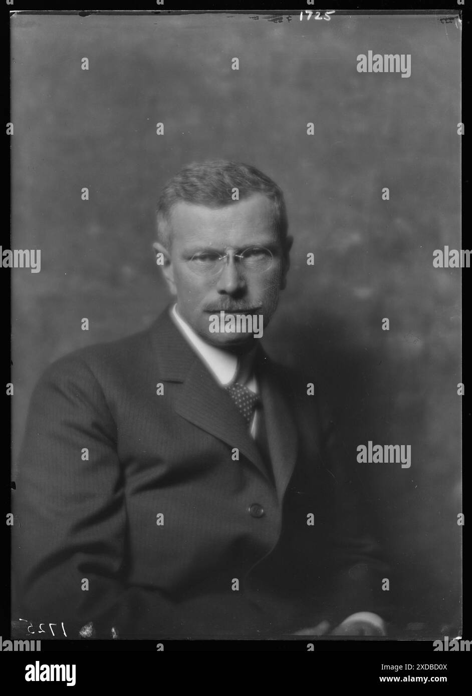 Heynen, Carl, Mr., portrait photograph. Genthe photograph collection ...