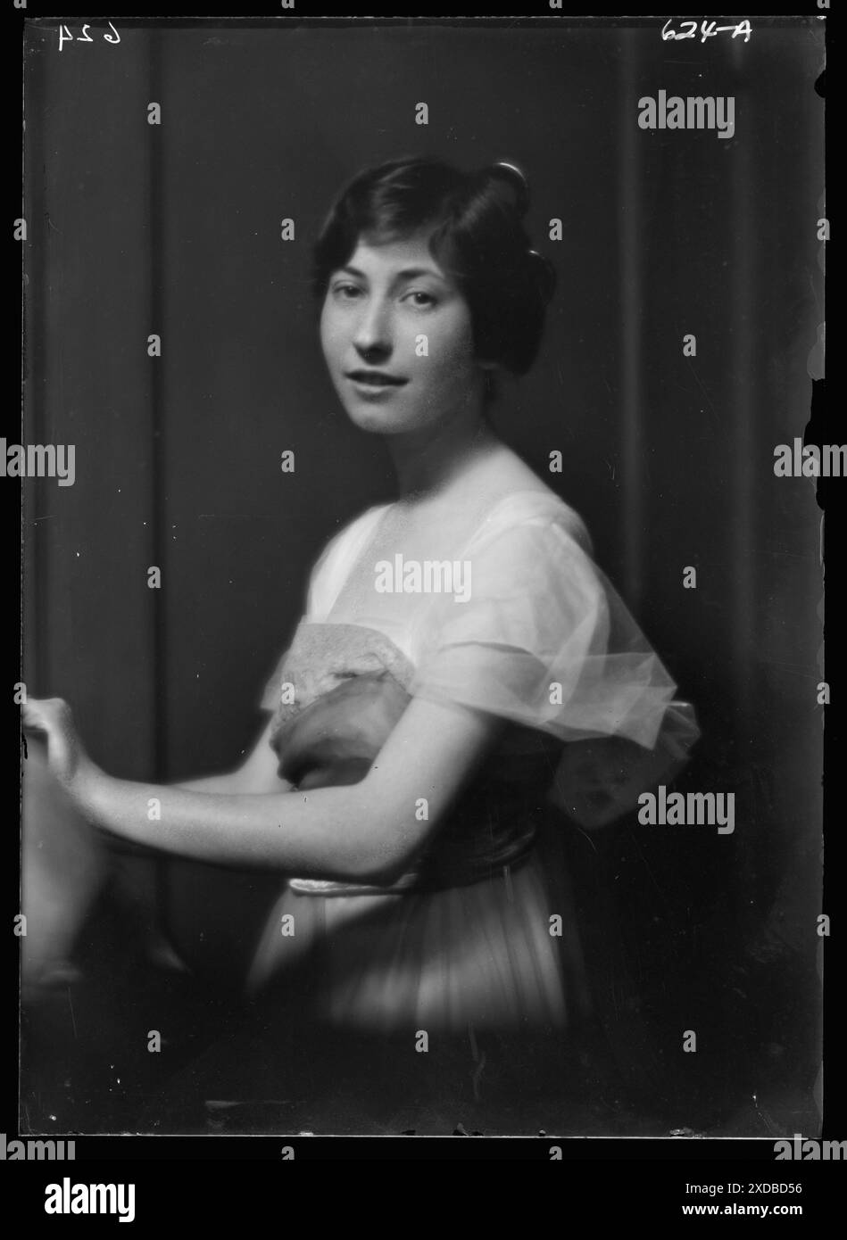 Haas, Ruth, Miss, portrait photograph. Genthe photograph collection ...