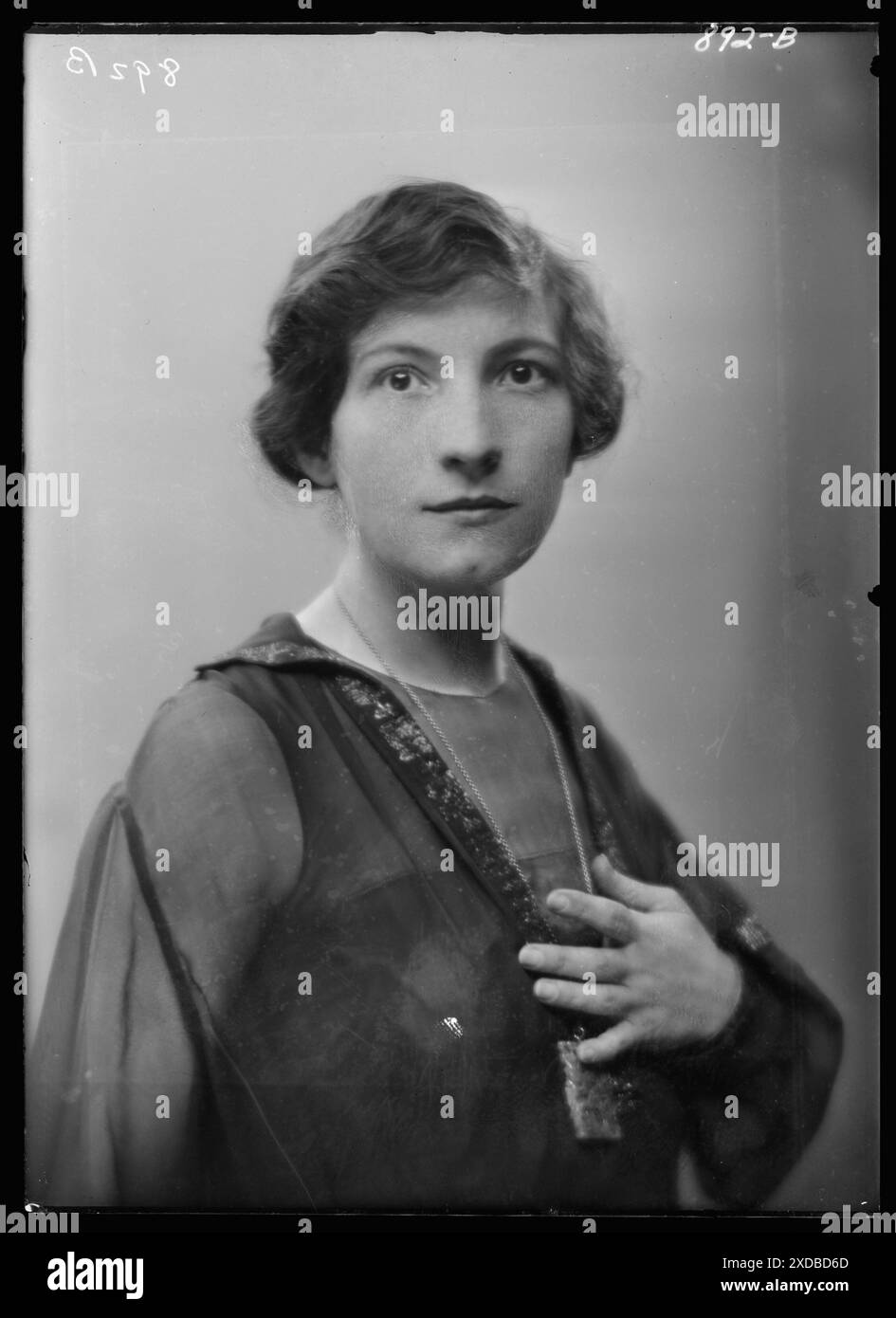 Varesi, Gilda, Miss, portrait photograph. Genthe photograph collection ...