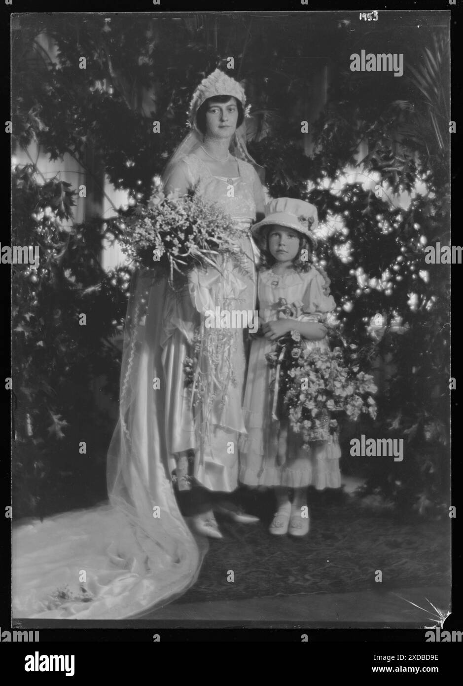 Marble, Mrs. (Miss Morrison), and child, portrait photograph. Genthe ...