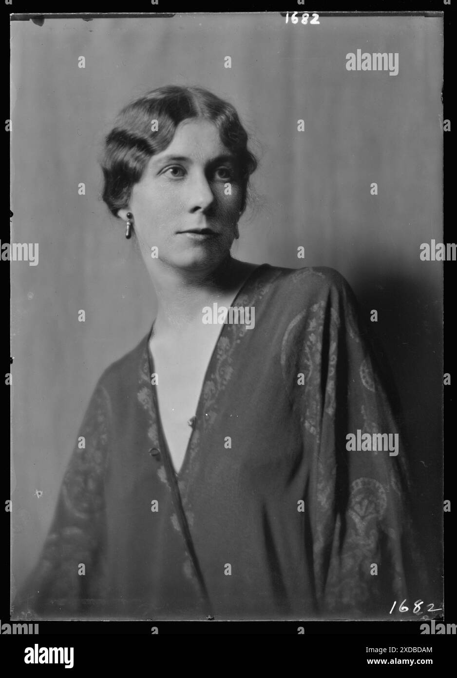 Osborne, Lloyd, Mrs., portrait photograph. Genthe photograph collection ...