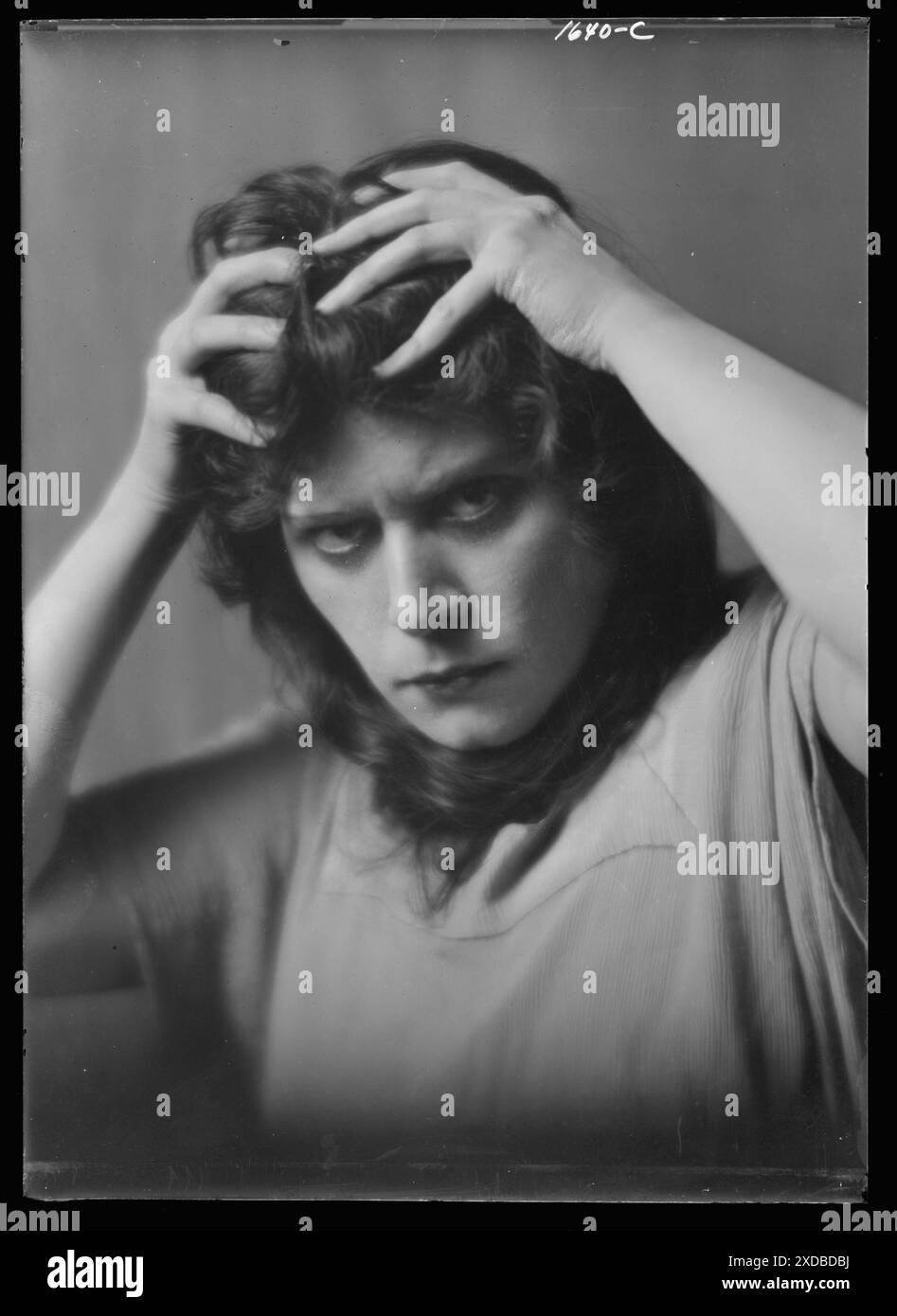 Bara, Theda, Miss, portrait photograph. Genthe photograph collection ...